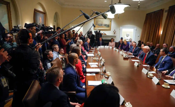 特朗普重磅表态台湾问题：他的任内不希望改变台海现状，否则他会“非常不高兴”